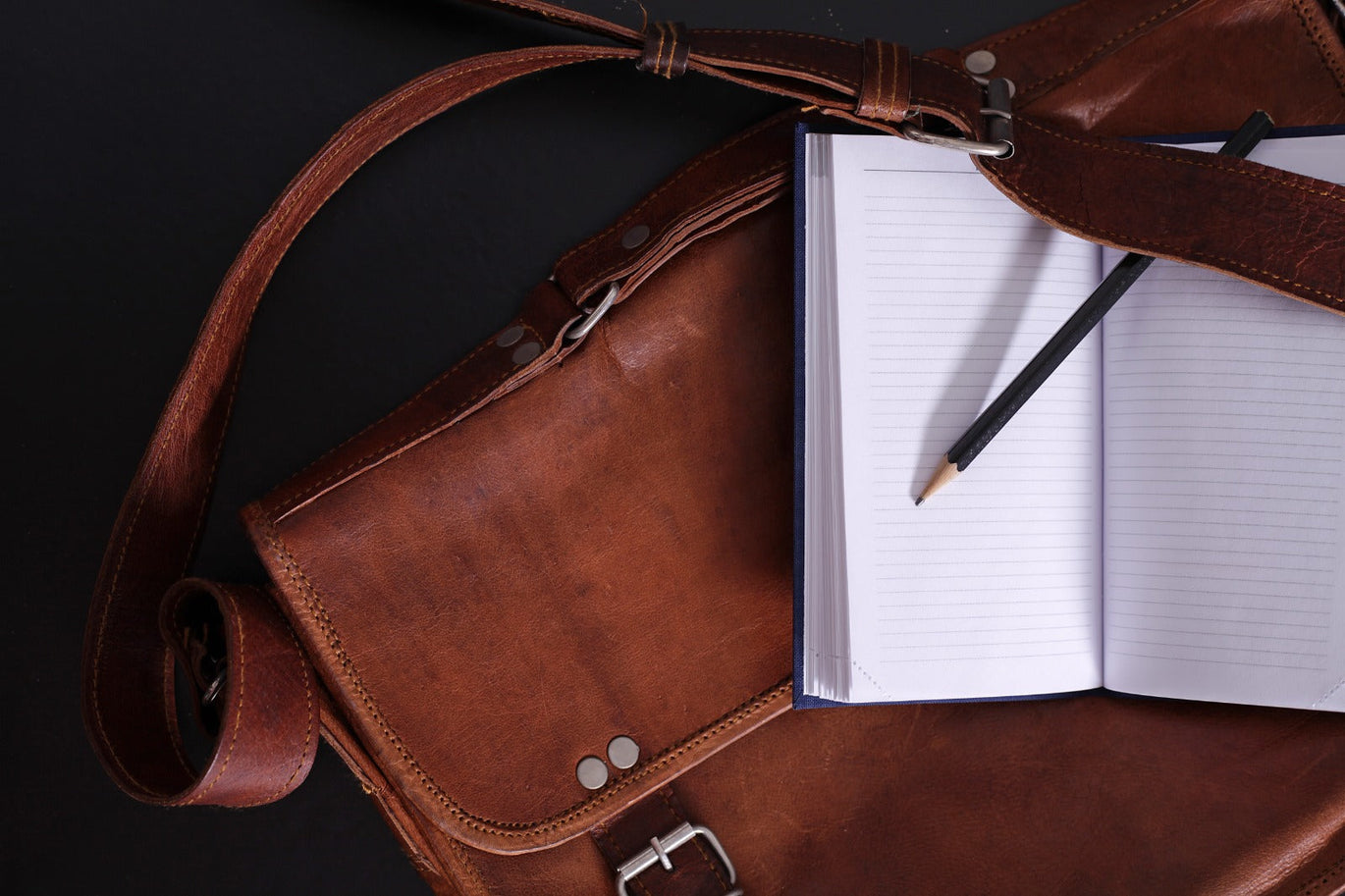Attache Case vs. Briefcase: Which Suits Your Style? | Perfitalia